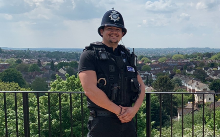 Notts Police hero comes to the aid of seven-week-old baby | West ...