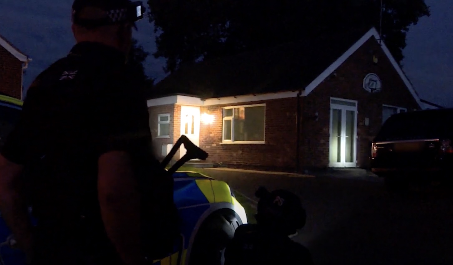 Video: Watch man fire handgun at armed officers in Nottingham - Notts ...