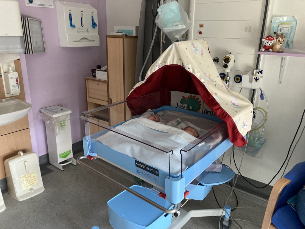 New ‘double’ cot at Sherwood Forest Hospitals keeps twin babies born ...