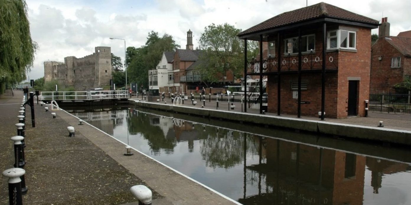 Explore the depths of a 20ft River Trent lock this weekend | West ...