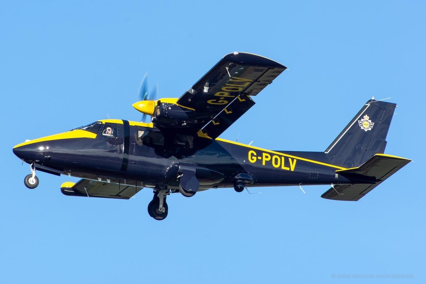 Police use aircraft and armed officers in high-speed pursuit through ...