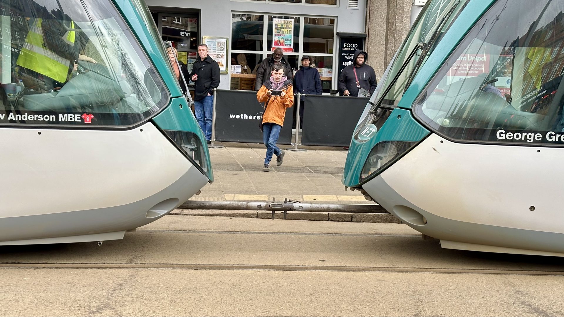 Video: How does Nottingham's tram operator recover broken-down trams ...