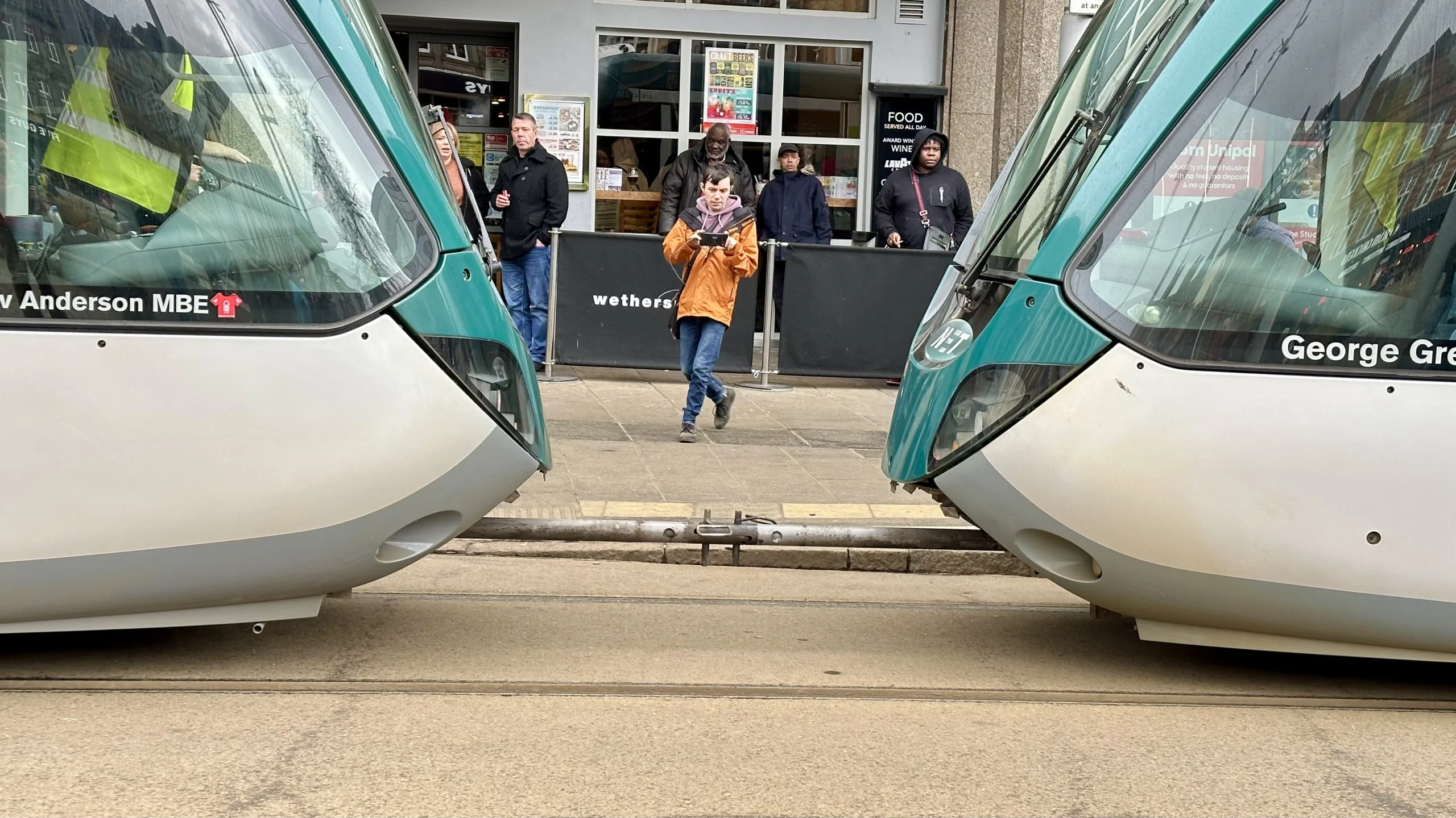 Video: How does Nottingham's tram operator recover broken-down trams ...