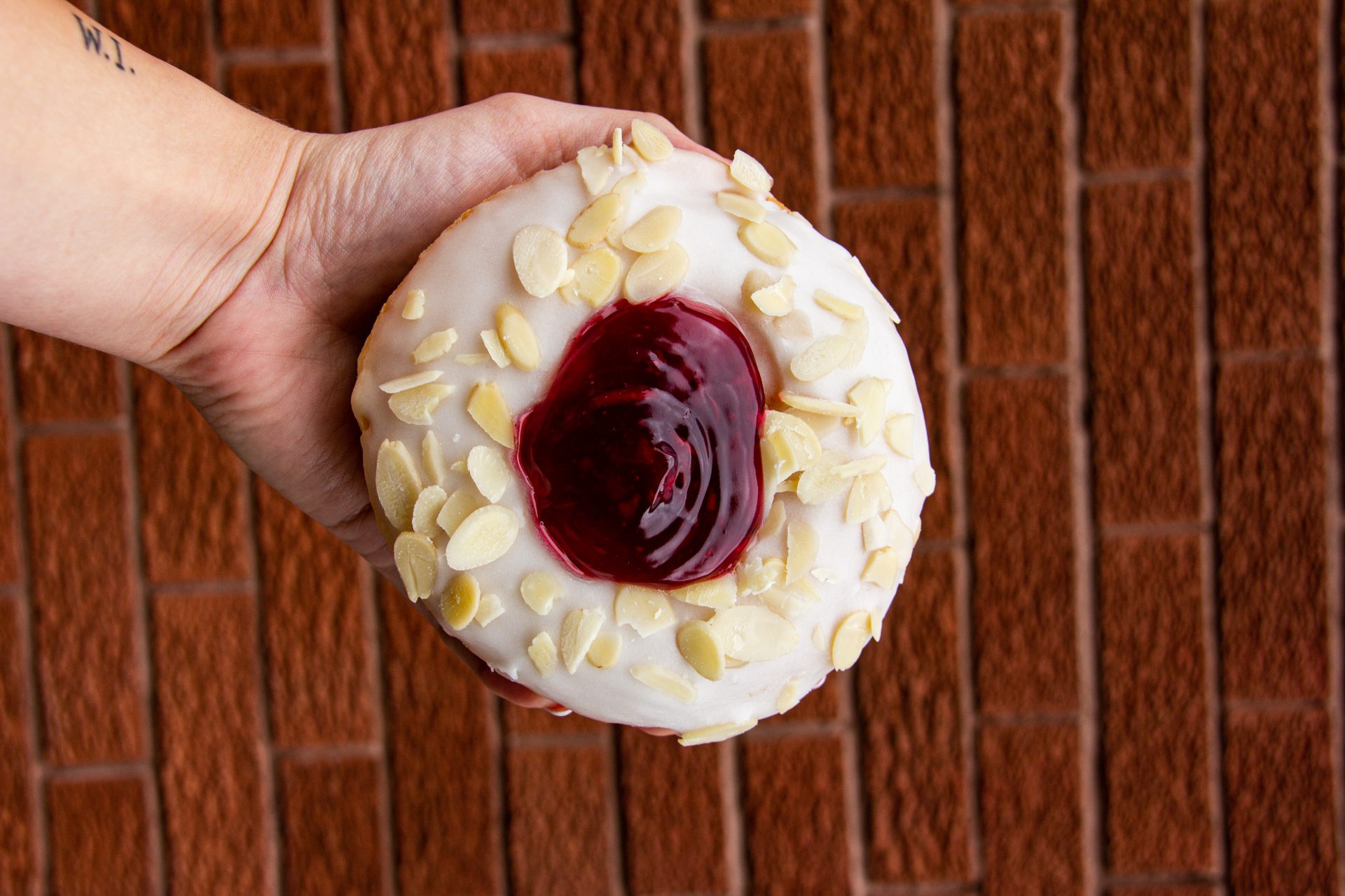 Doughnotts West Bridgford announces opening date - and free caramel ...