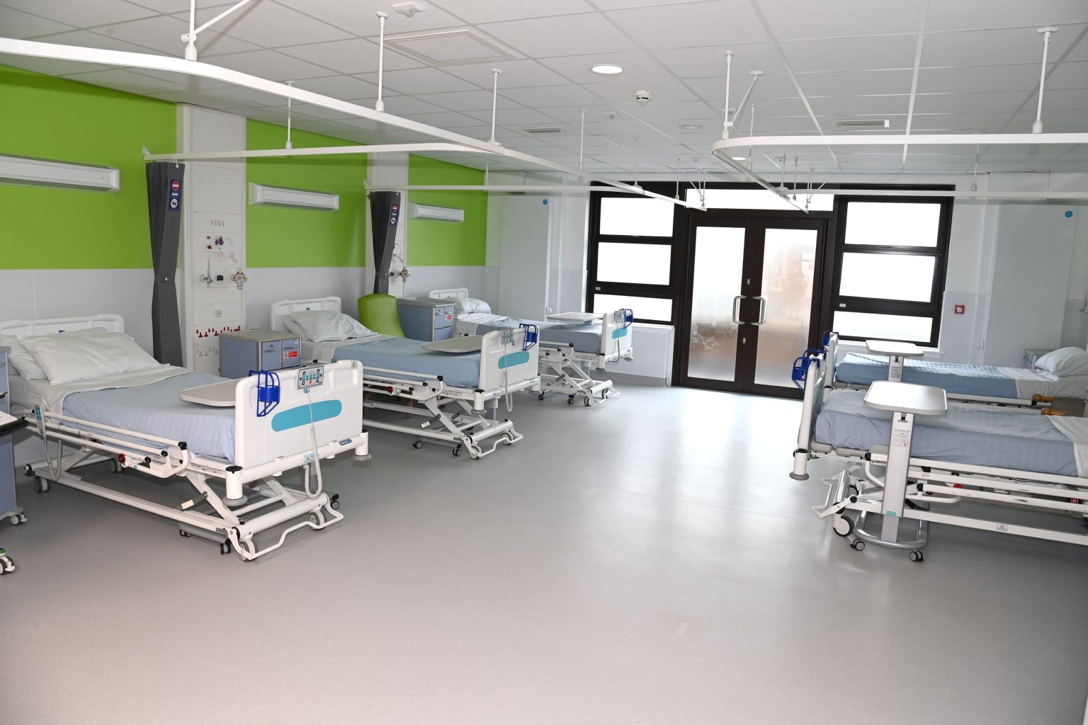 Hospital welcomes first patients to new discharge lounge | West ...