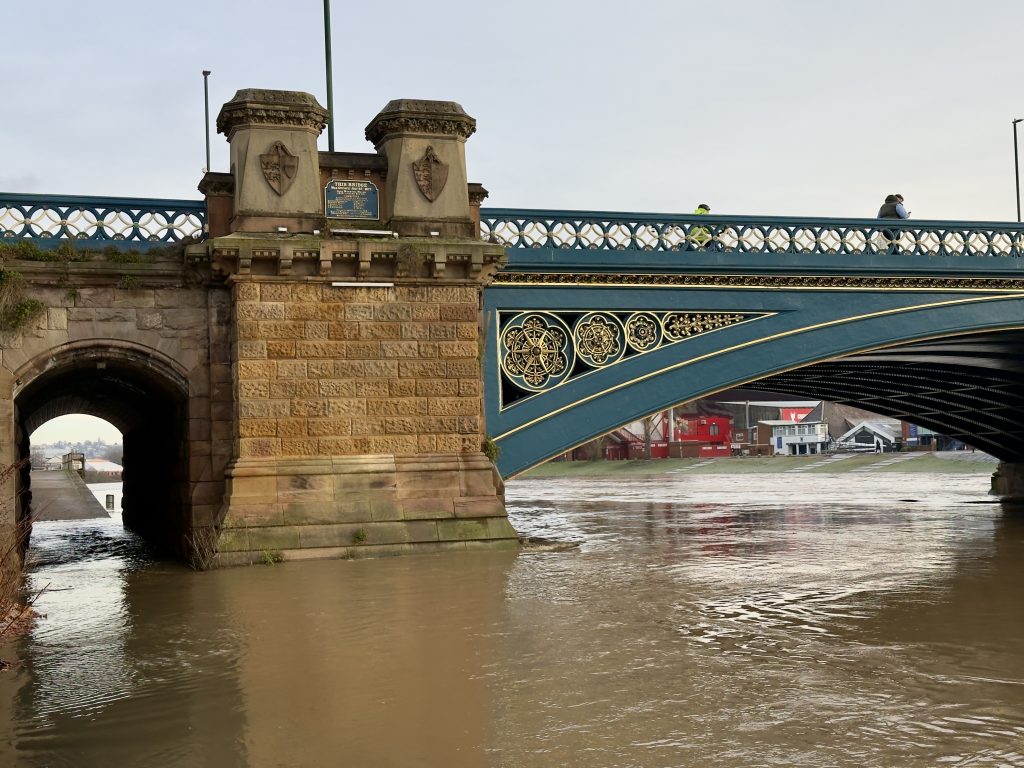 Watch: River Trent level in Nottingham expected to peak today - flood ...