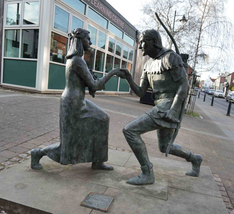 Robin Hood and Maid Marian are ‘reunited’ thanks to specialist repairs ...