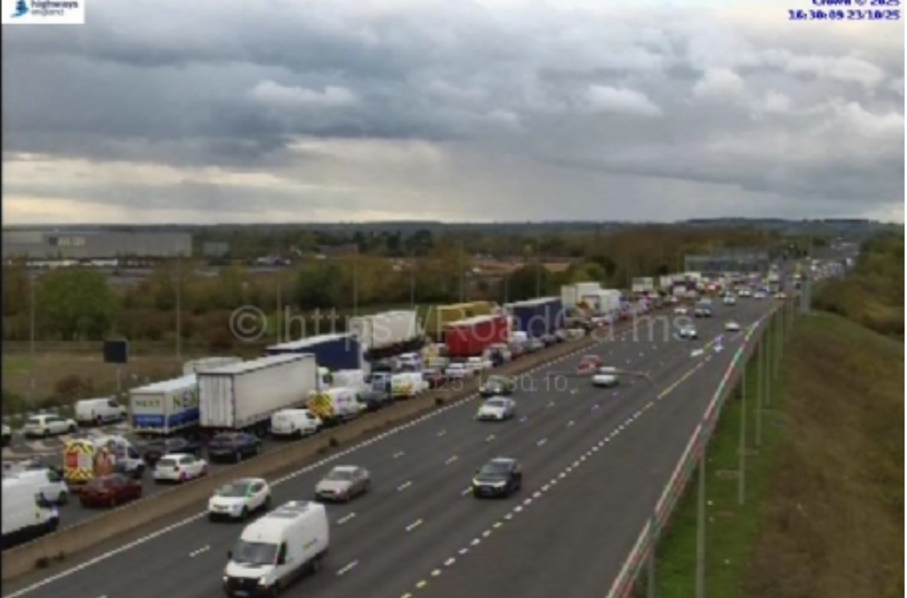 Updates: M1 East Midlands Airport / A52 - one hour delays due to car ...