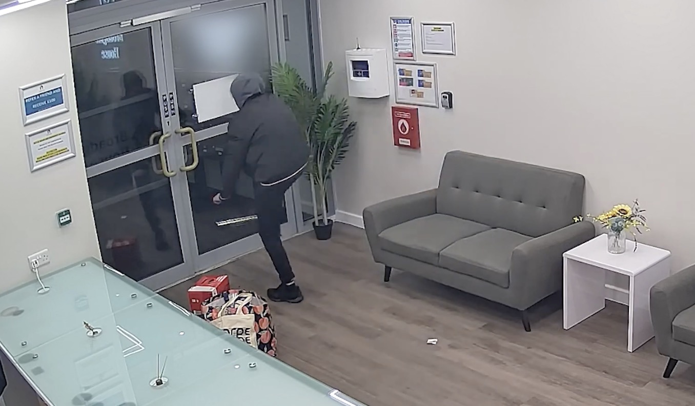 Burglar repeatedly kicked locked door before finding release button ...
